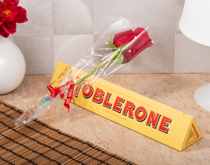 Pack St-Valentin avec Toblerone géant et rose naturelle -MadeinGift