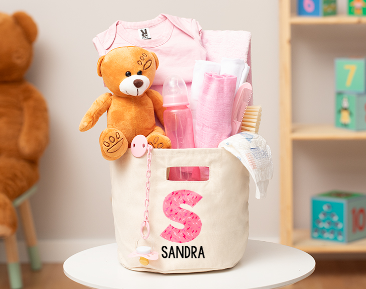 Cesta para bebés personalizada "Alfabeto rayitos" - Regalo Original