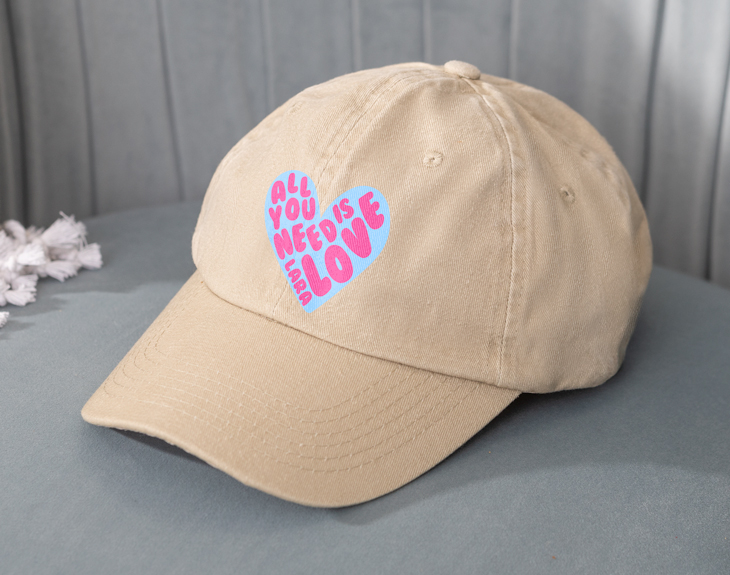 Gorra beige personalizada "All you need is love" - Regalo Original