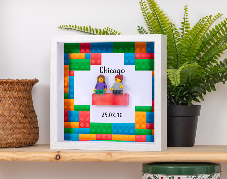 Marco de madera "Enamorados" con minifiguras Lego - Regalo Original