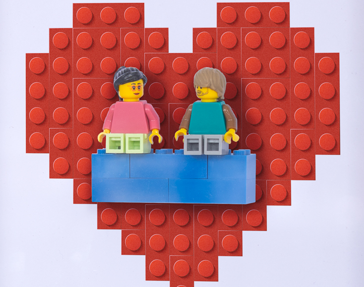 Marco de madera "Enamorados" con minifiguras Lego - Regalo Original