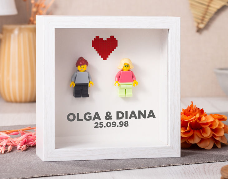 Moldura de madeira com Minifiguras Casal Lego-MadeInGift
