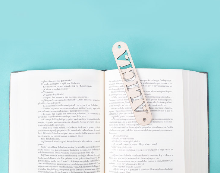 Marcapáginas de madera con nombre - Regalo Original