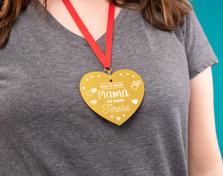 Medalla corazón dorada "Corazones de mamá" - Regalo Original